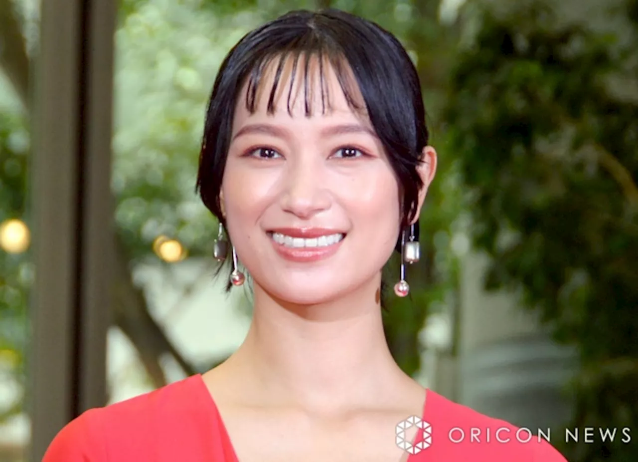 高橋ユウ、母親との“顔出し”親子ショットを紹介「母と撮影」 姉は高橋メアリージュン