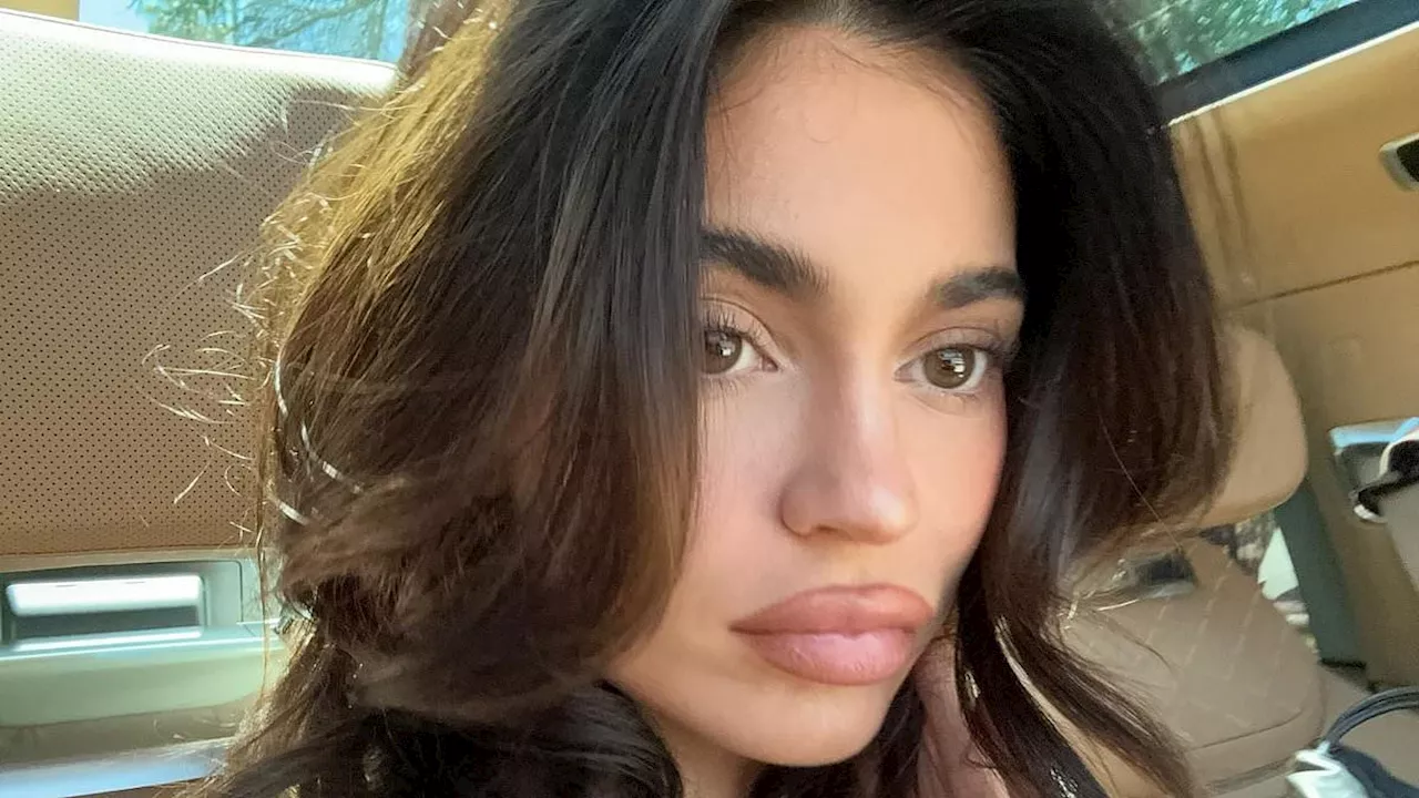 Tvshowbiz Kylie Jenner Shows Off A Plumper Pout While Posing Up A